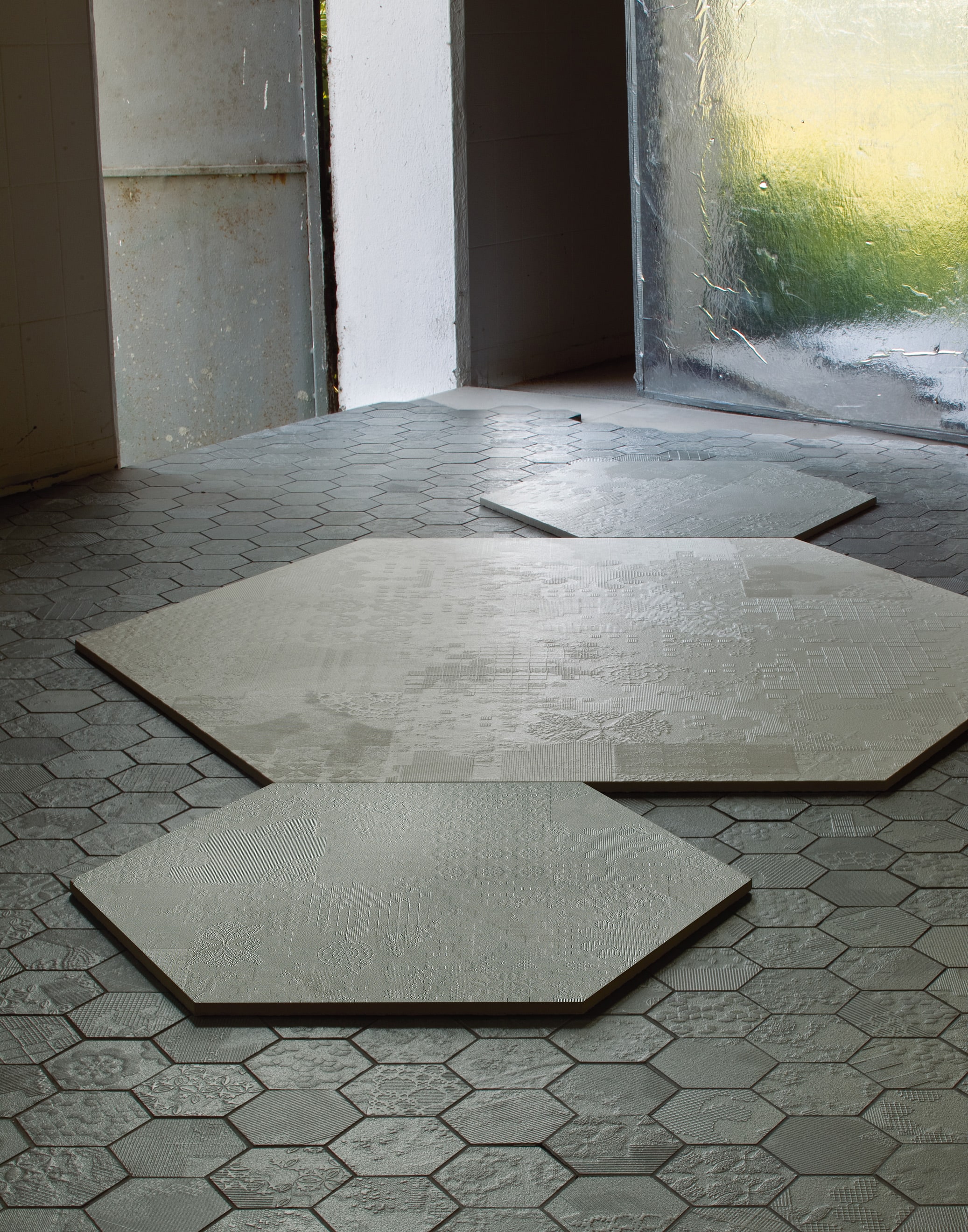 Déchirer by Patricia Urquiola | Design Tiles | Mutina